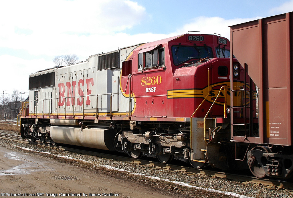 BNSF 8260
